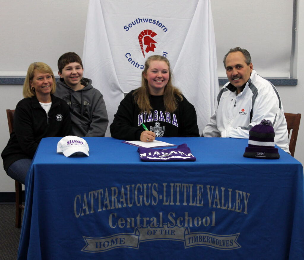 Del Monaco signs to golf at Niagara University - Salamanca Free Press