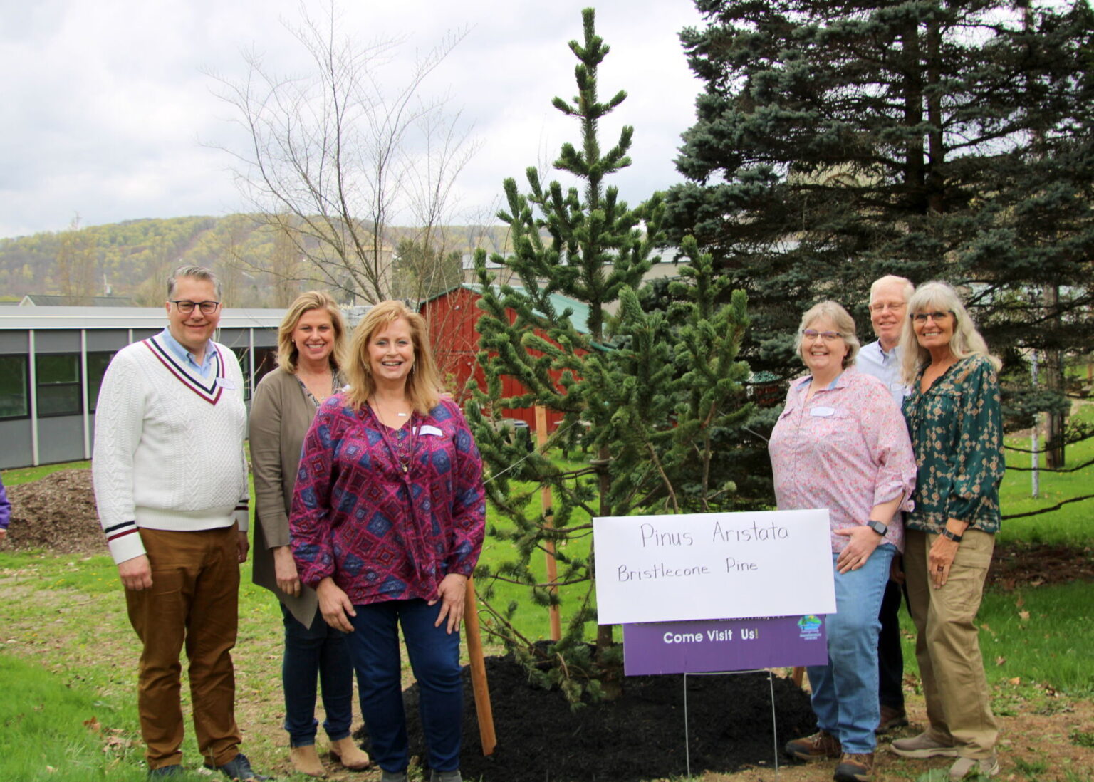 Nannen Arboretum founder's children donate trees to his legacy ...