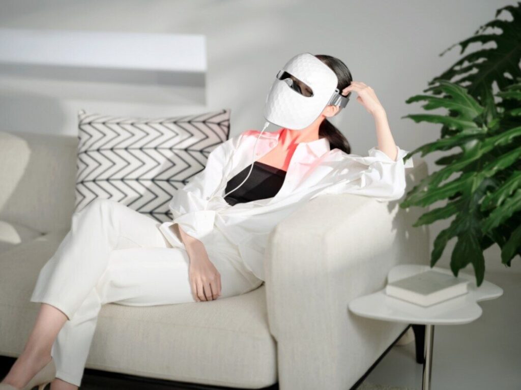 Ulike Unveils the ReGlow LED Light Therapy Mask in the US for ...